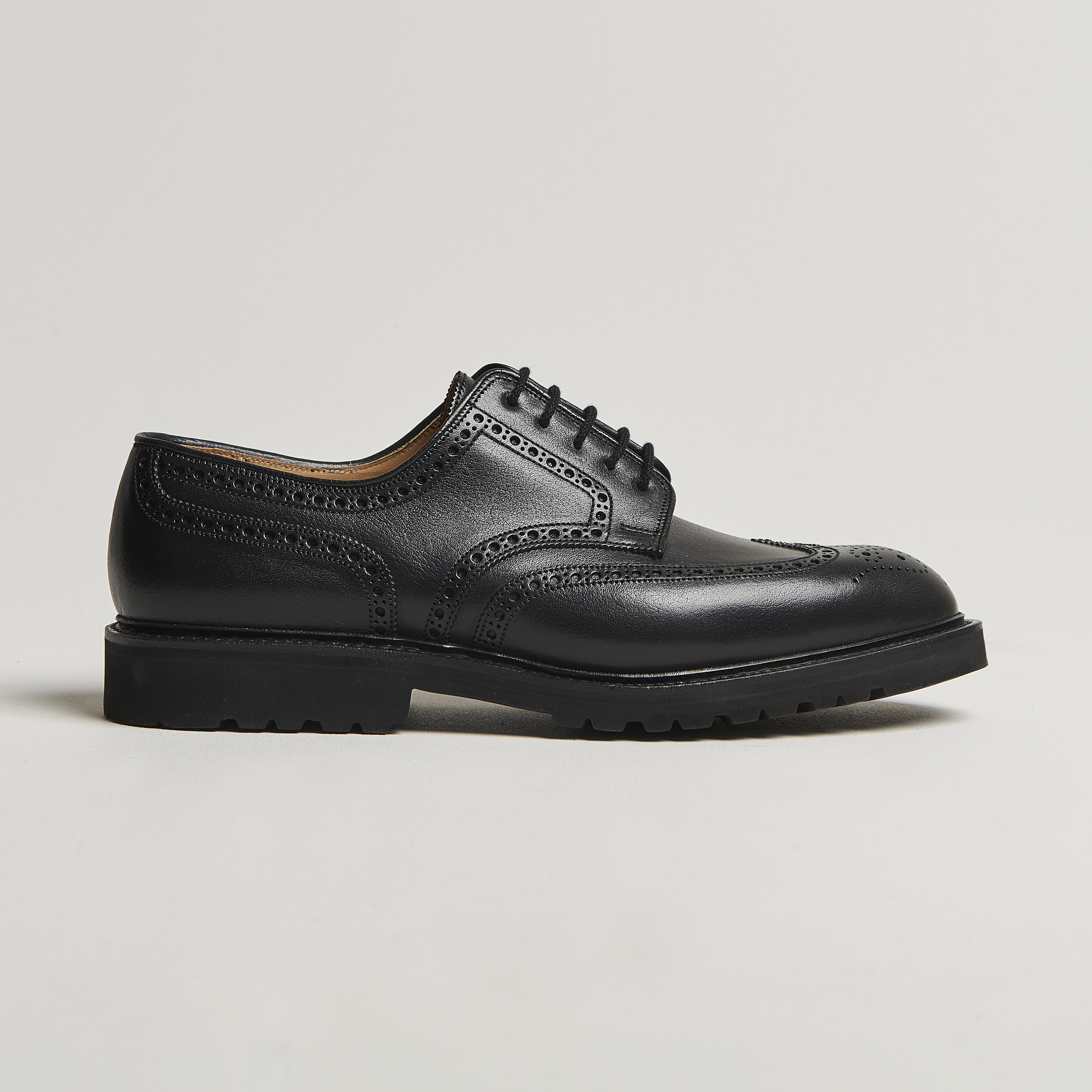Crockett & Jones Pembroke Milled Grain Vibram Vi-Lite Black bei Care of Car
